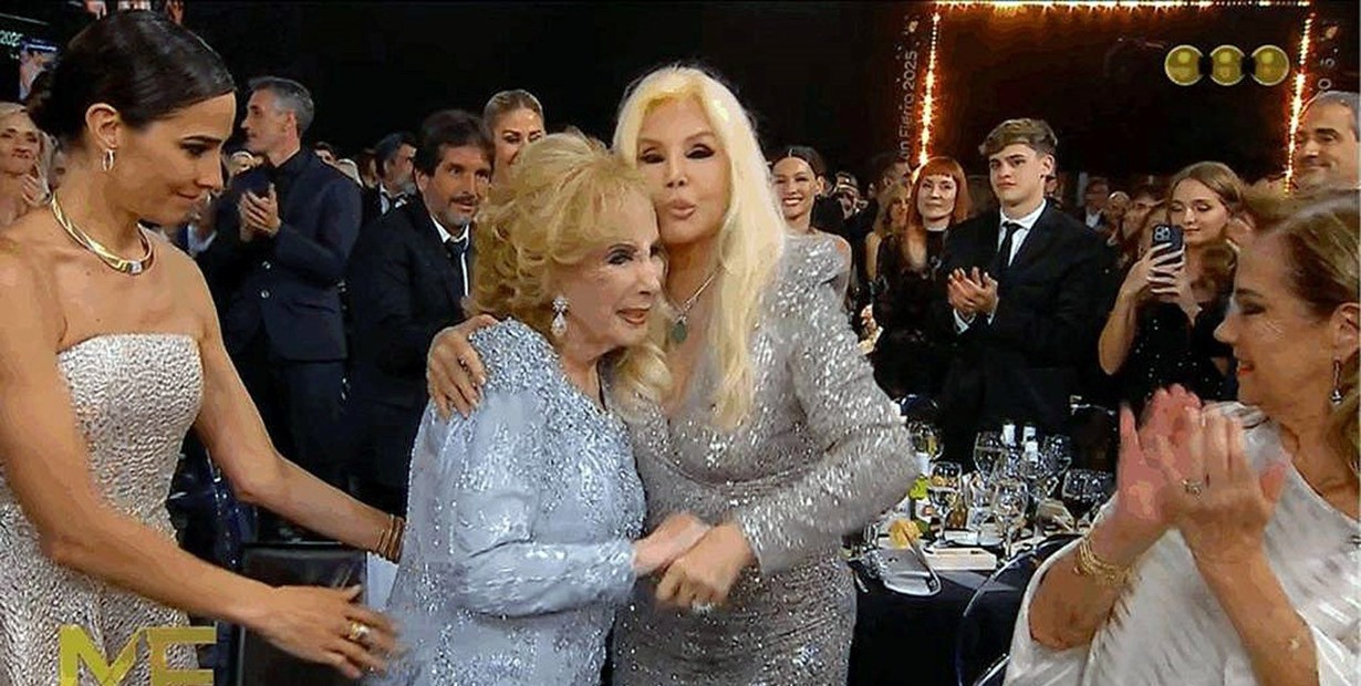 La otra noche de Mirtha Legrand en los Martín Fierro 2025: el homenaje ...