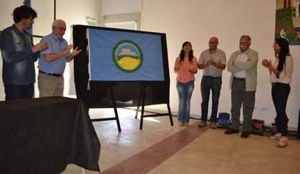 Se prensentó la bandera de Balcarce | Noticias | Diario La Vanguardia