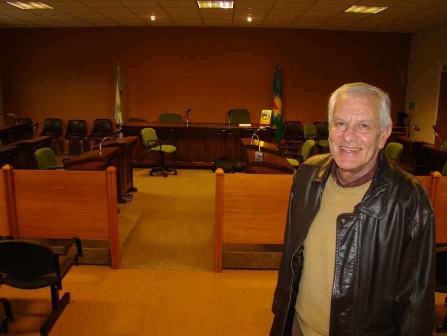 Murió Juan José Troya, el histórico secretario del Concejo Deliberante ...