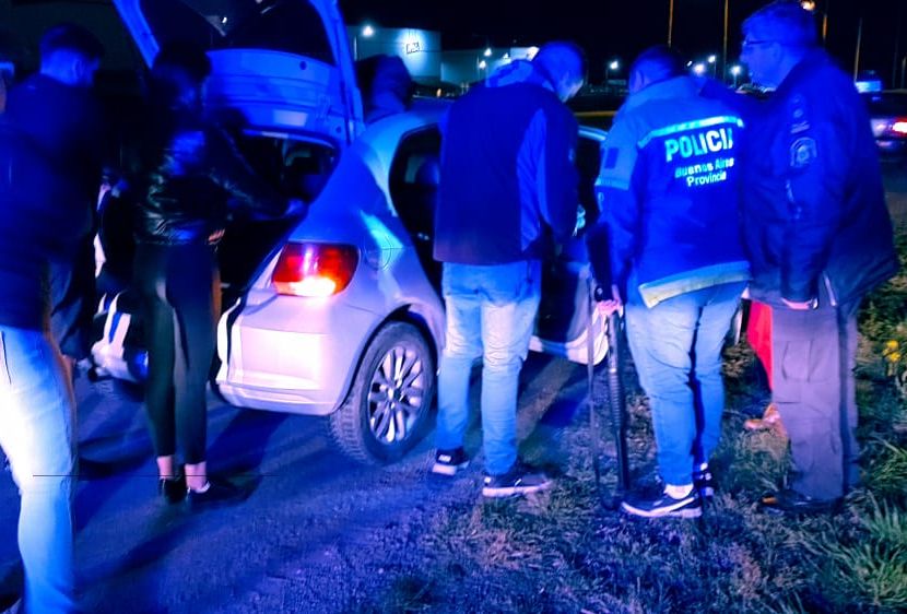 Una Pareja Fue Detenida Con Medio Millón De Pesos Y Joyas Luego De