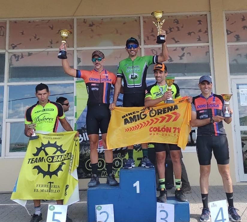 Deportes | Festejo de Carlos Riccillo | Diario La Vanguardia