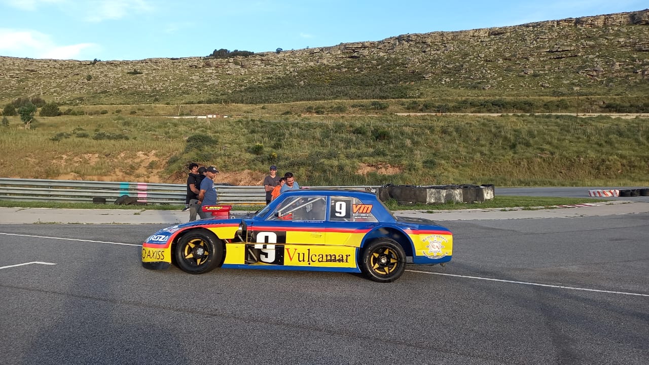 Deportes | Andrés Calamante probó en el autódromo | Diario La Vanguardia